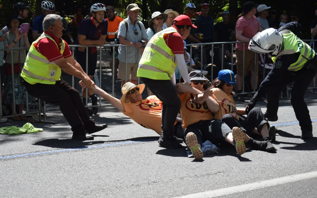 XRSA say: Love TDU, Dump Santos - News - Extinction Rebellion Australia